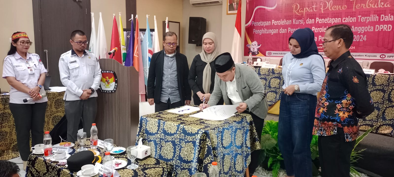 KPUD Kapuas Gelar Sidang Pleno Terbuka Penetapan Perolehan Kursi ... KPUD Kapuas Gelar Sidang Pleno Terbuka Penetapan Perolehan Kursi ...